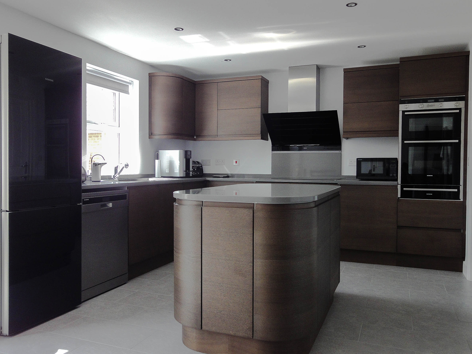» Curved Kitchens Gallery