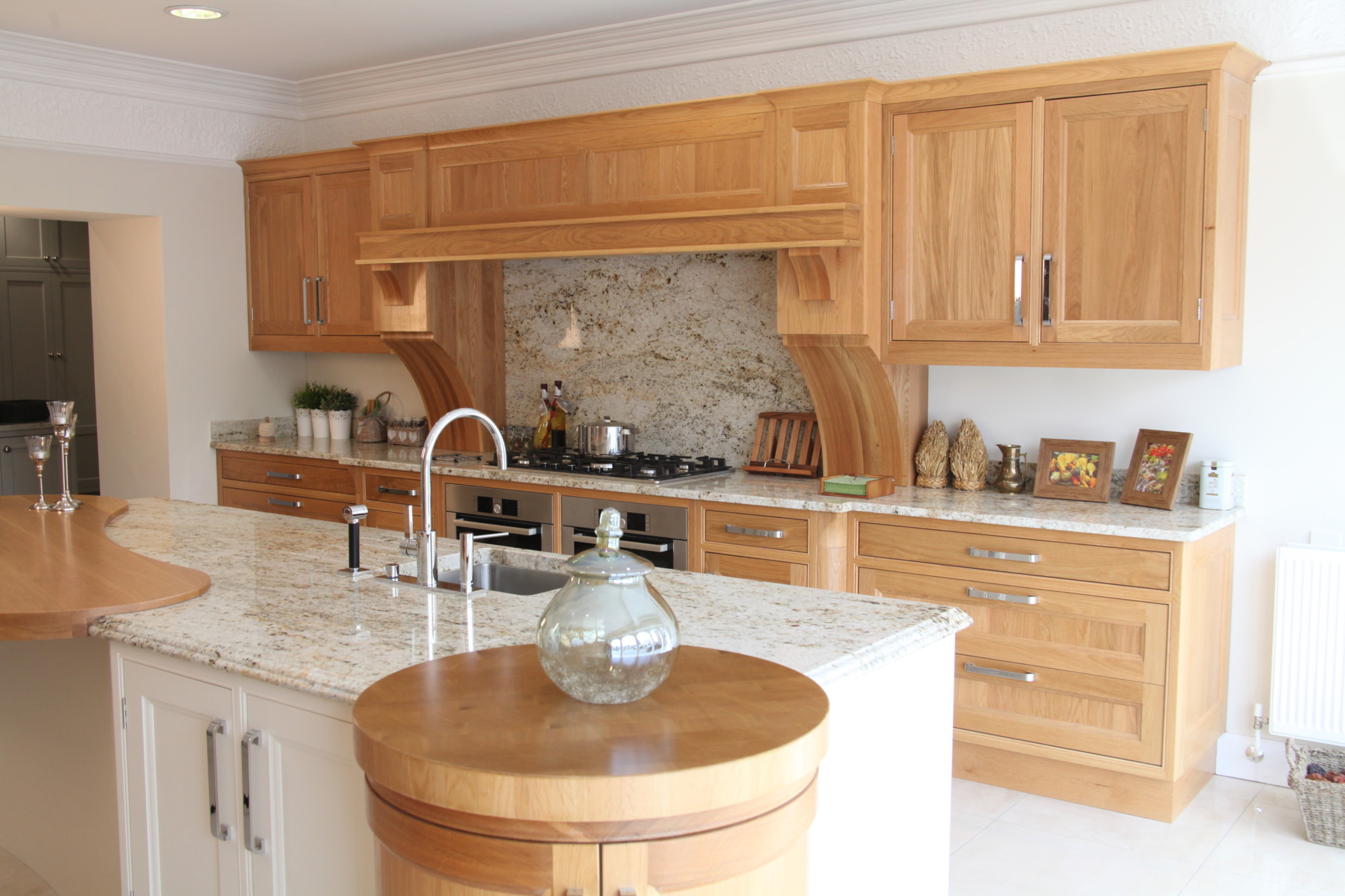 » Curved Kitchens Gallery